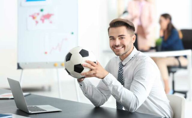 How To Become a Data Analyst [2022 Career Guide]